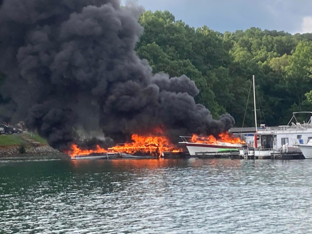 Boats burn at marina on Lake Lanier - Now Georgia