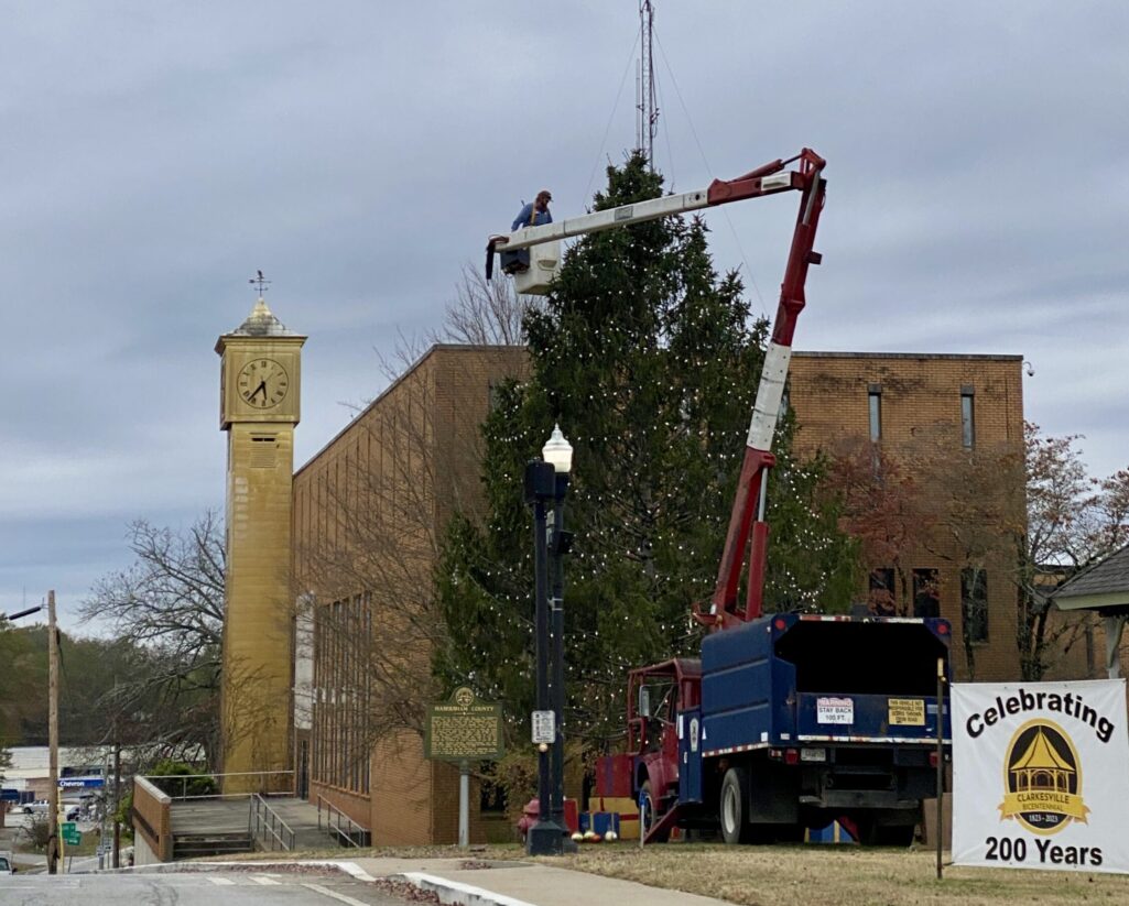 Clarkesville prepares for Christmas on the Square, annual parade ...