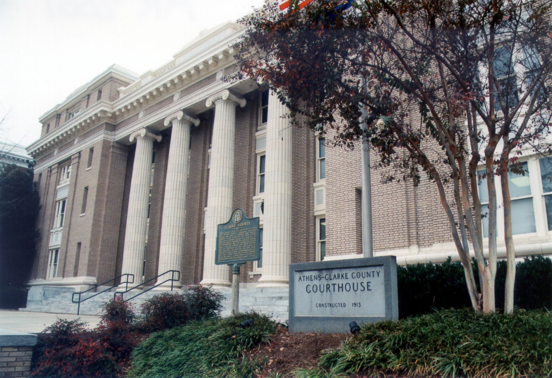 Athens Courthouse reopens following bed bug treatment - Now Georgia