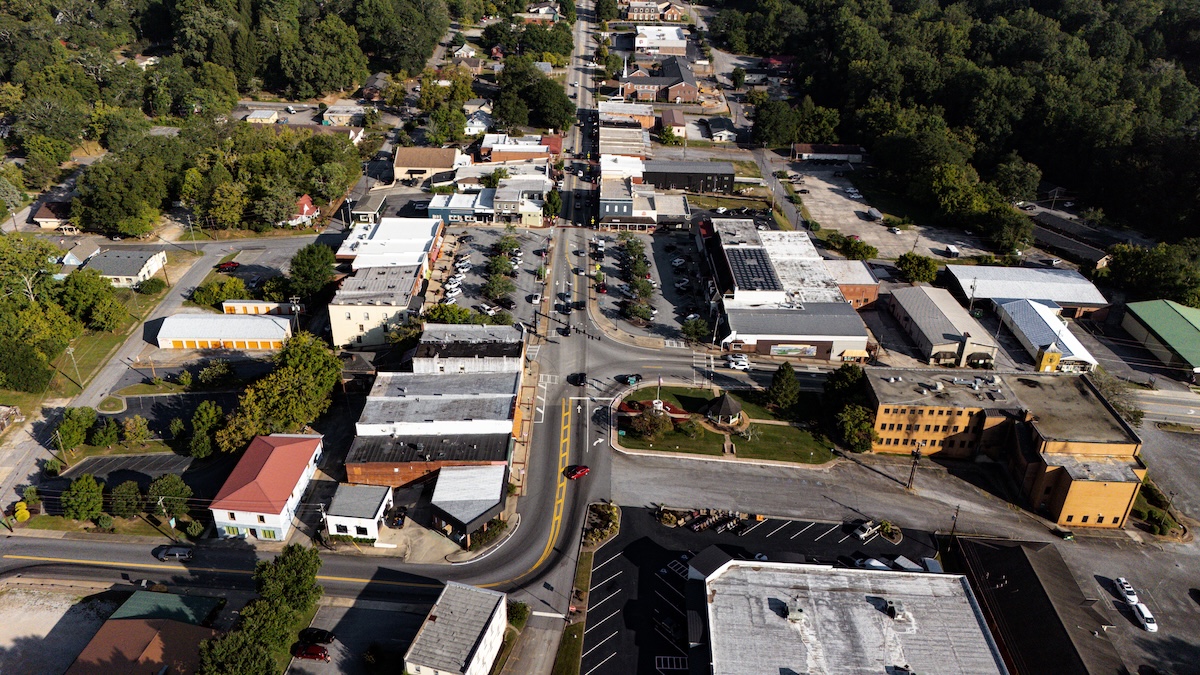Clarkesville business owners to launch 'test programs' to help parking ...