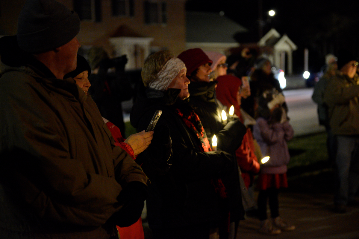 Clarkesville’s Candlelight Christmas Walk brings holiday cheer to ...