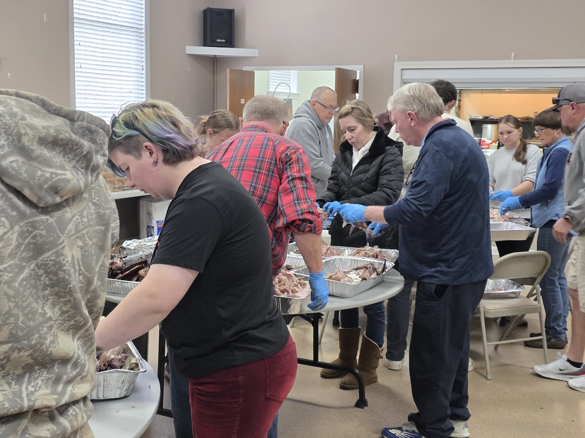 Free Clarkesville Community Thanksgiving meal served today — everyone ...