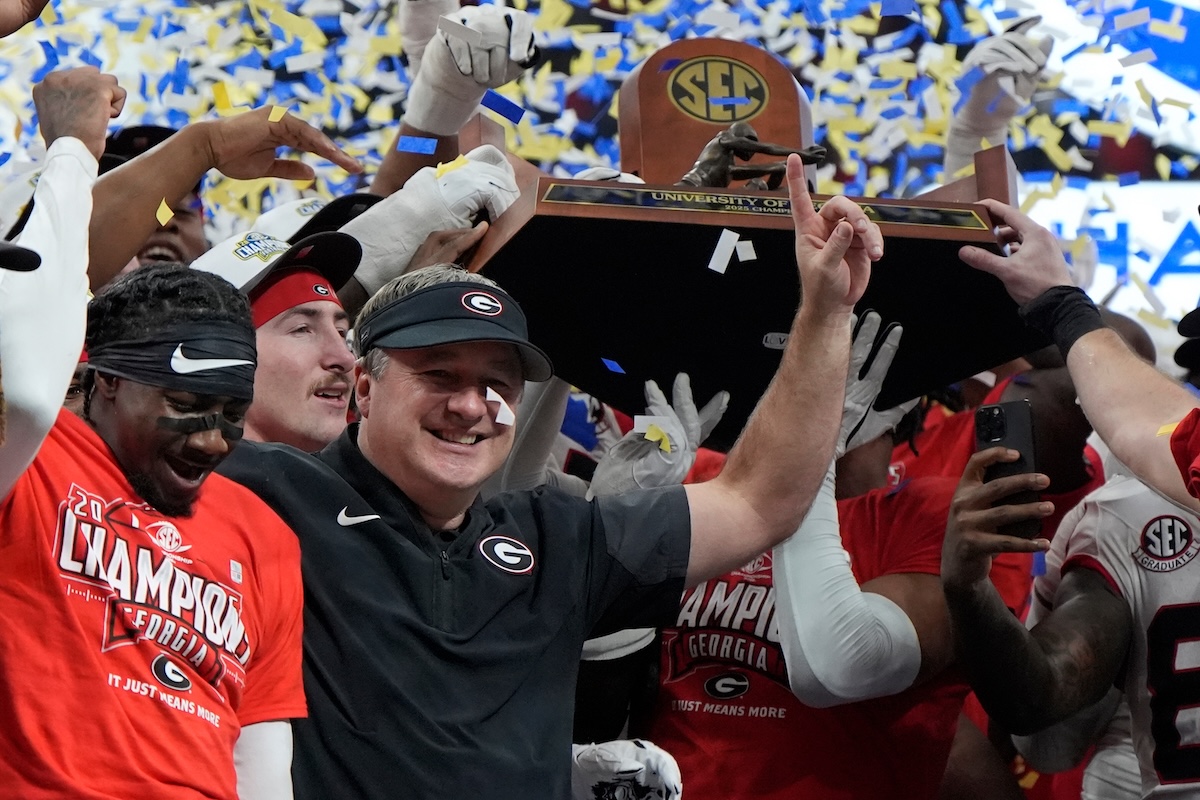 No. 3 Georgia wins its 16th SEC championship, beating No. 10 Alabama 28 ...