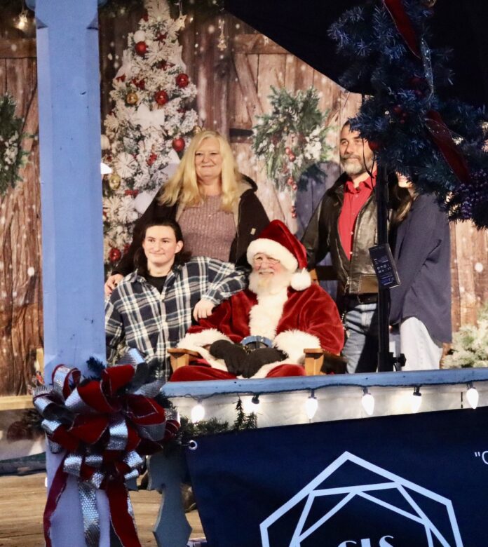 Crowds pack downtown Clarkesville for annual Christmas celebration ...