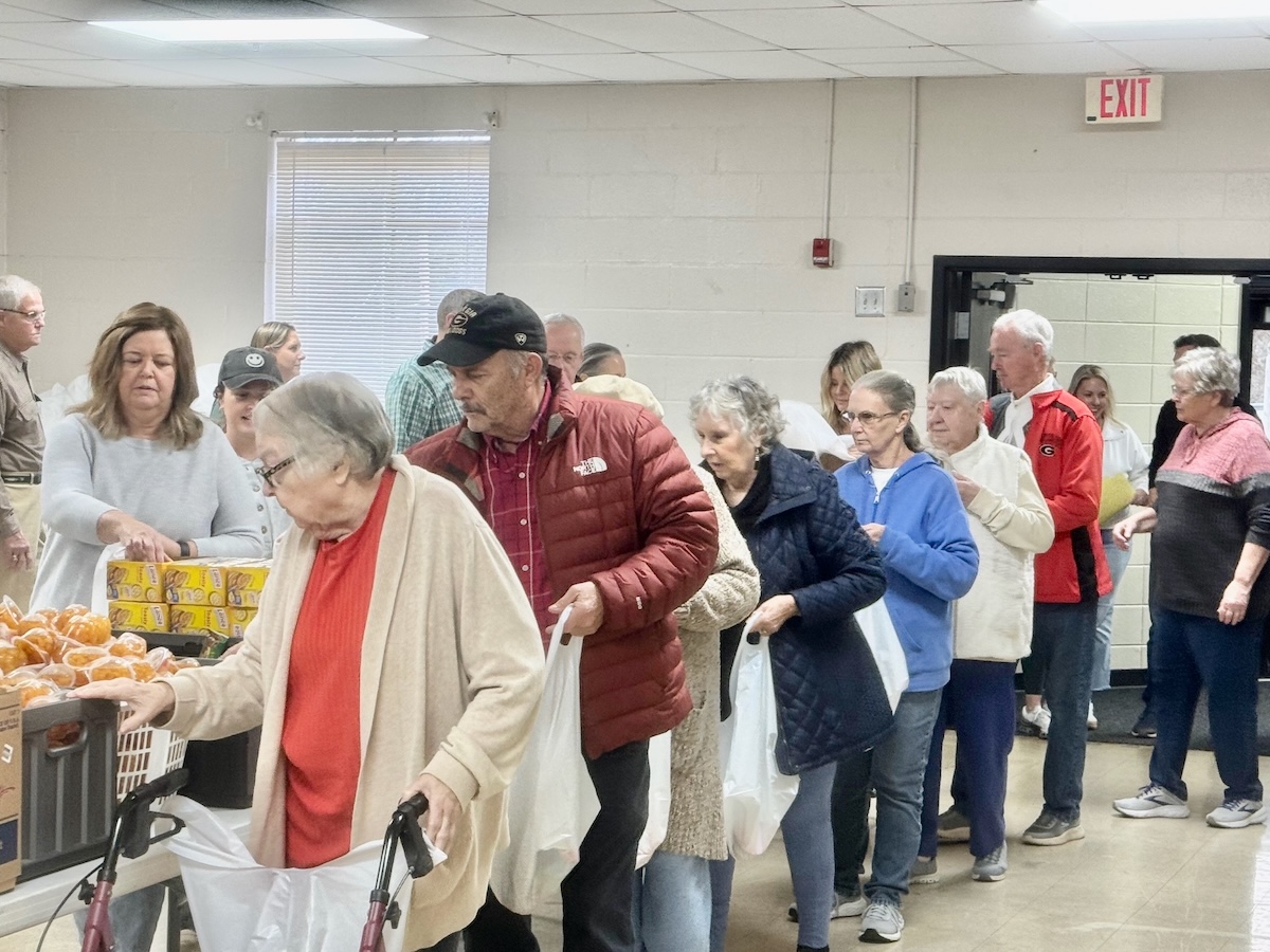 Old cafeteria finds new purpose as volunteers pack meals for Habersham ...