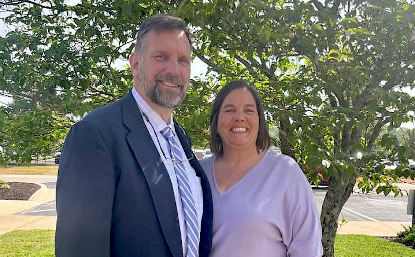Smith announces run as Tench resigns; leaders honor longtime ...