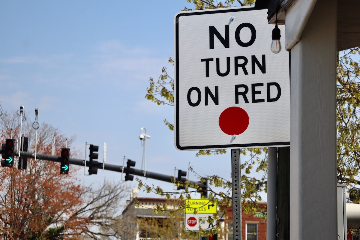 Clarkesville adds ‘No Right Turn on Red’ at downtown square - Now Georgia