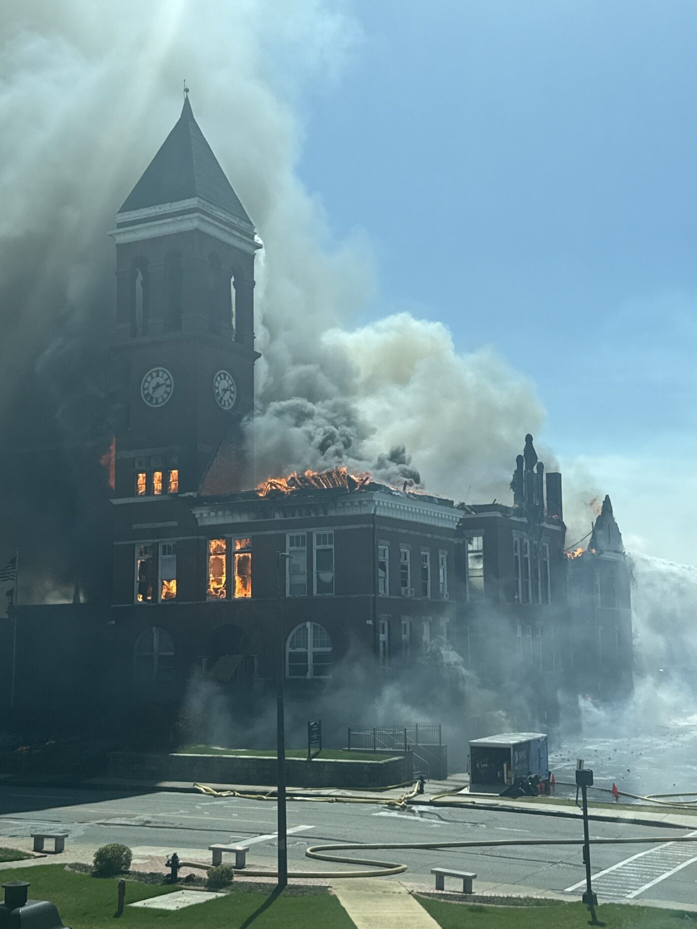 Massive fire engulfs historic Rome courthouse - Now Georgia