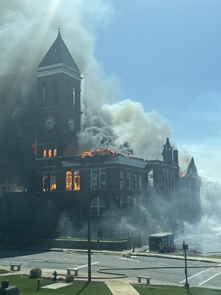Massive fire engulfs historic Rome courthouse - Now Georgia